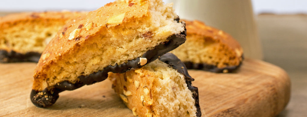 Biscotti moka orange trempé dans le chocolat – DAVIDsTEA